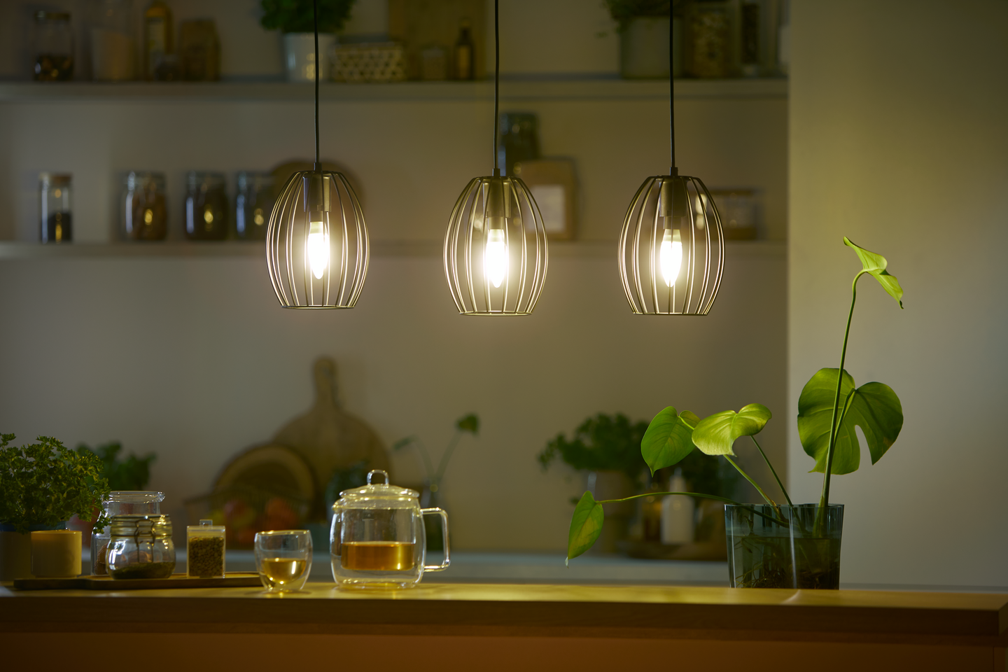 Led-kynttilälamppu Philips Ultra Efficient 40W E14 4000K 485lm ...