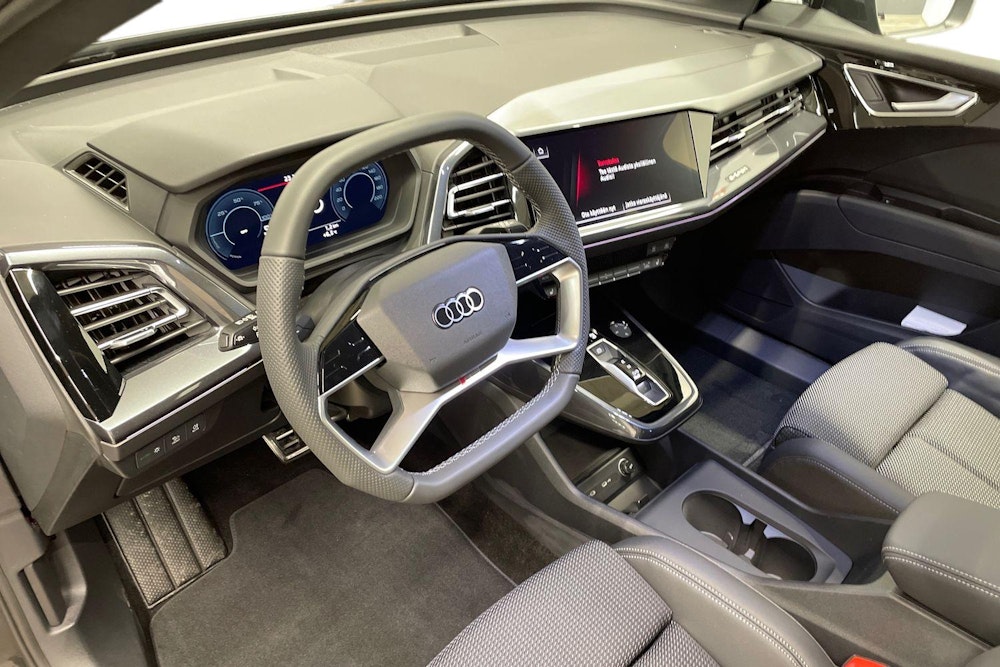 Uudet autot: Audi Q4 e-tron, 2025, Sähkö, RXR-322 – K-Auto