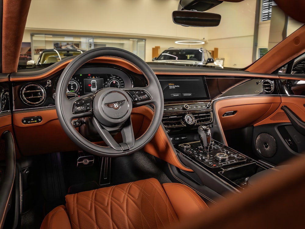 Esittelyautot: Bentley Flying Spur, 2026, Lataushybridi, FS-636 – K-Auto