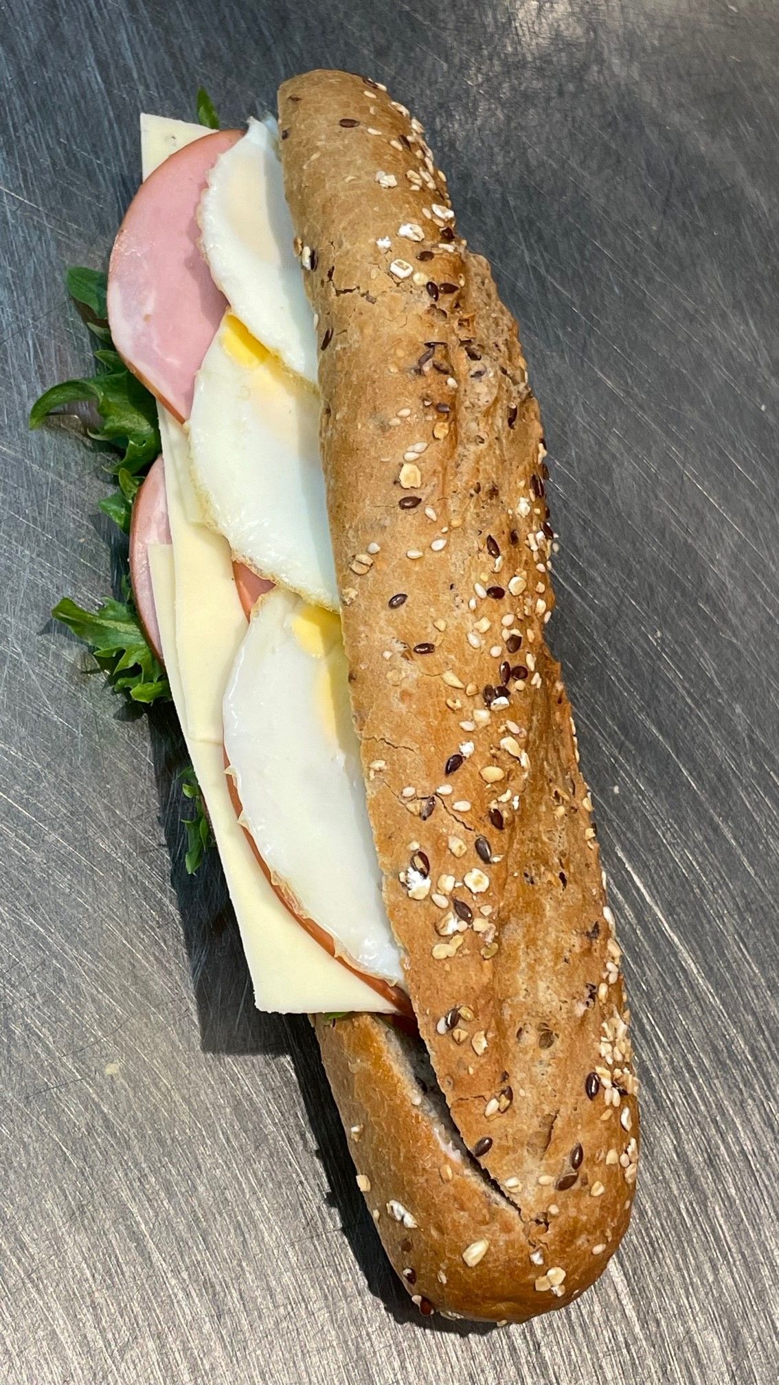 Meillä tehty kinkku-muna-juusto patonki | K-Ruoka Verkkokauppa