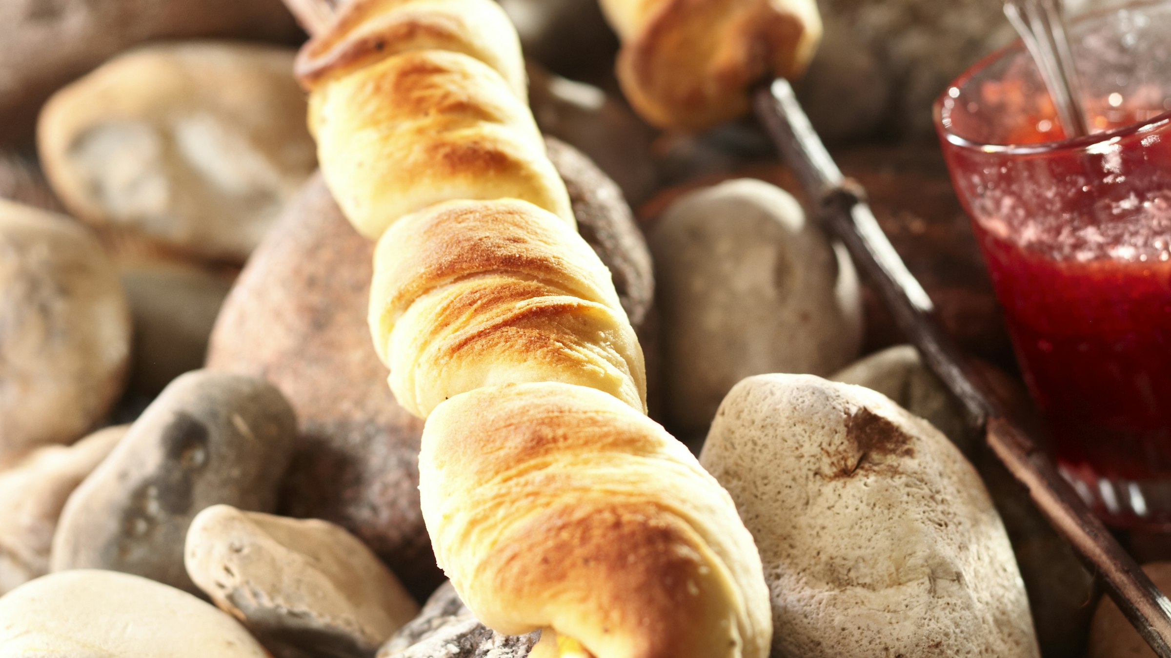 Tikkupulla | Makeat leivonnaiset | Reseptit – K-Ruoka