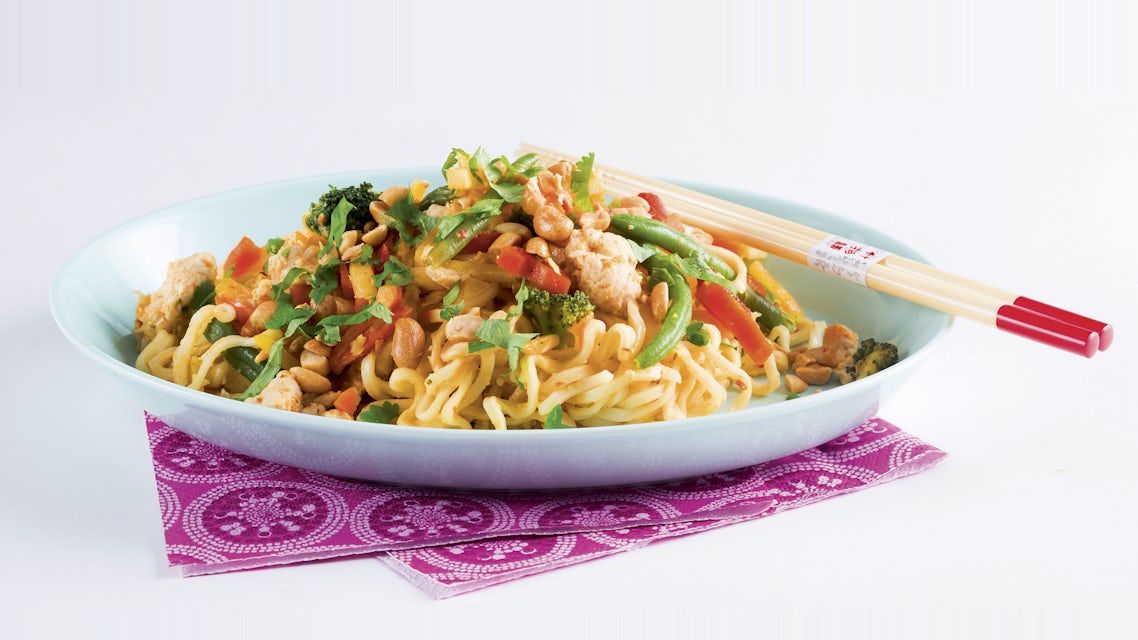 Pad thai eli paistetut nuudelit | Pääruoat | Reseptit – K-Ruoka