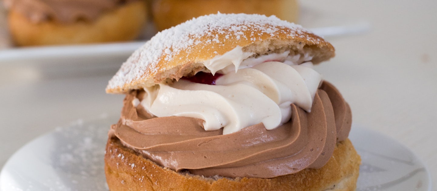 Vegaaninen laskiaispulla suklaamoussella | Jälkiruoat | Reseptit – K-Ruoka