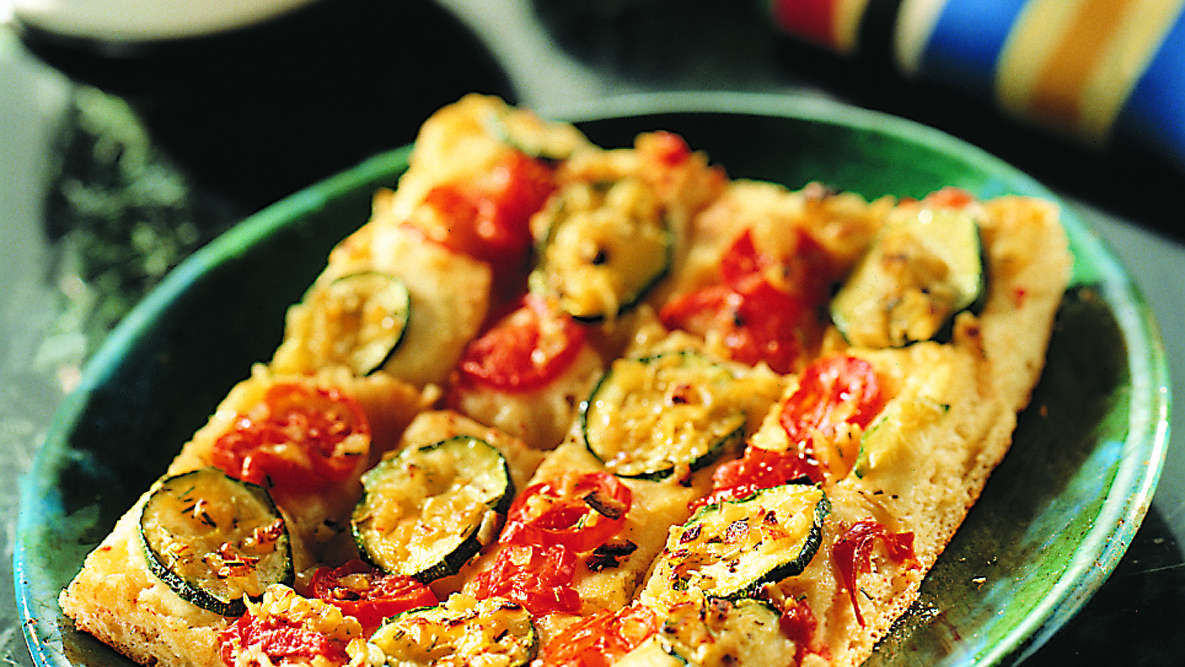 Juusto-vihannesfocaccia, uunipellillinen | Reseptit | K-Ruoka