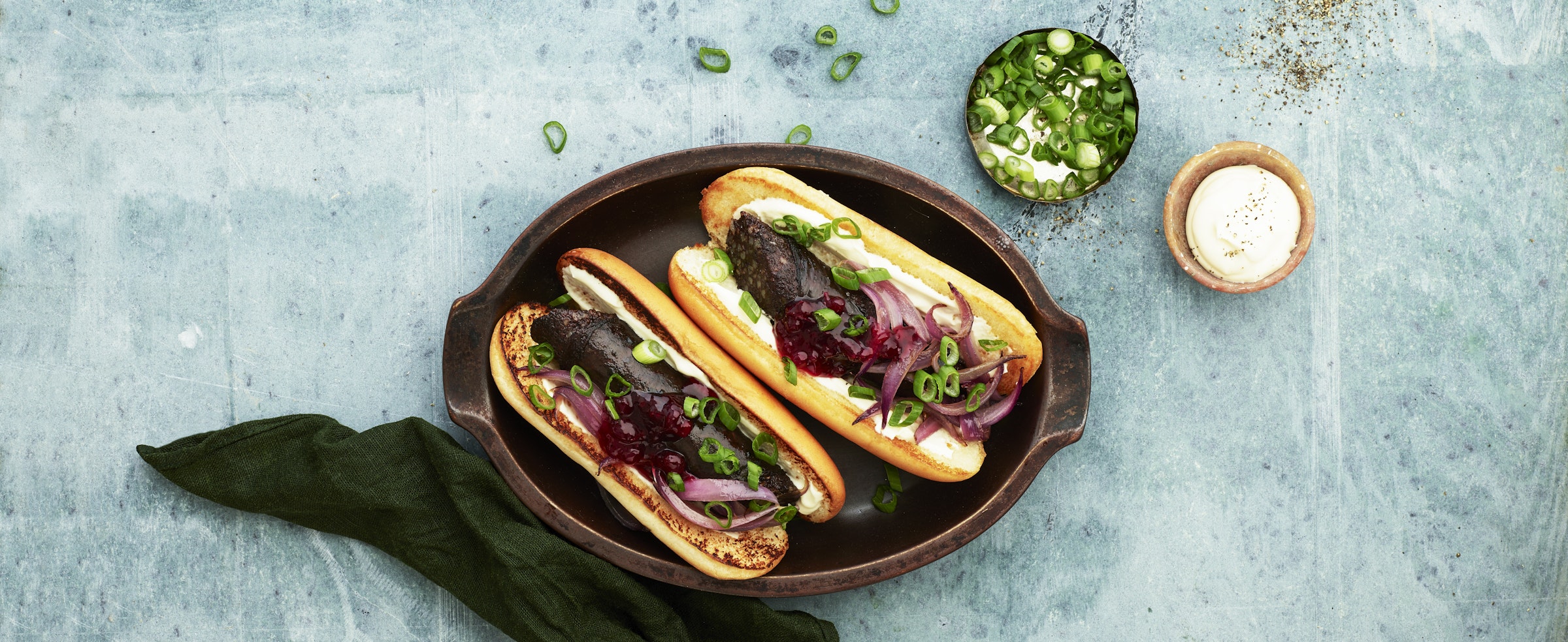 Mustamakkara-hotdog | Pääruoat | Reseptit | K-Ruoka