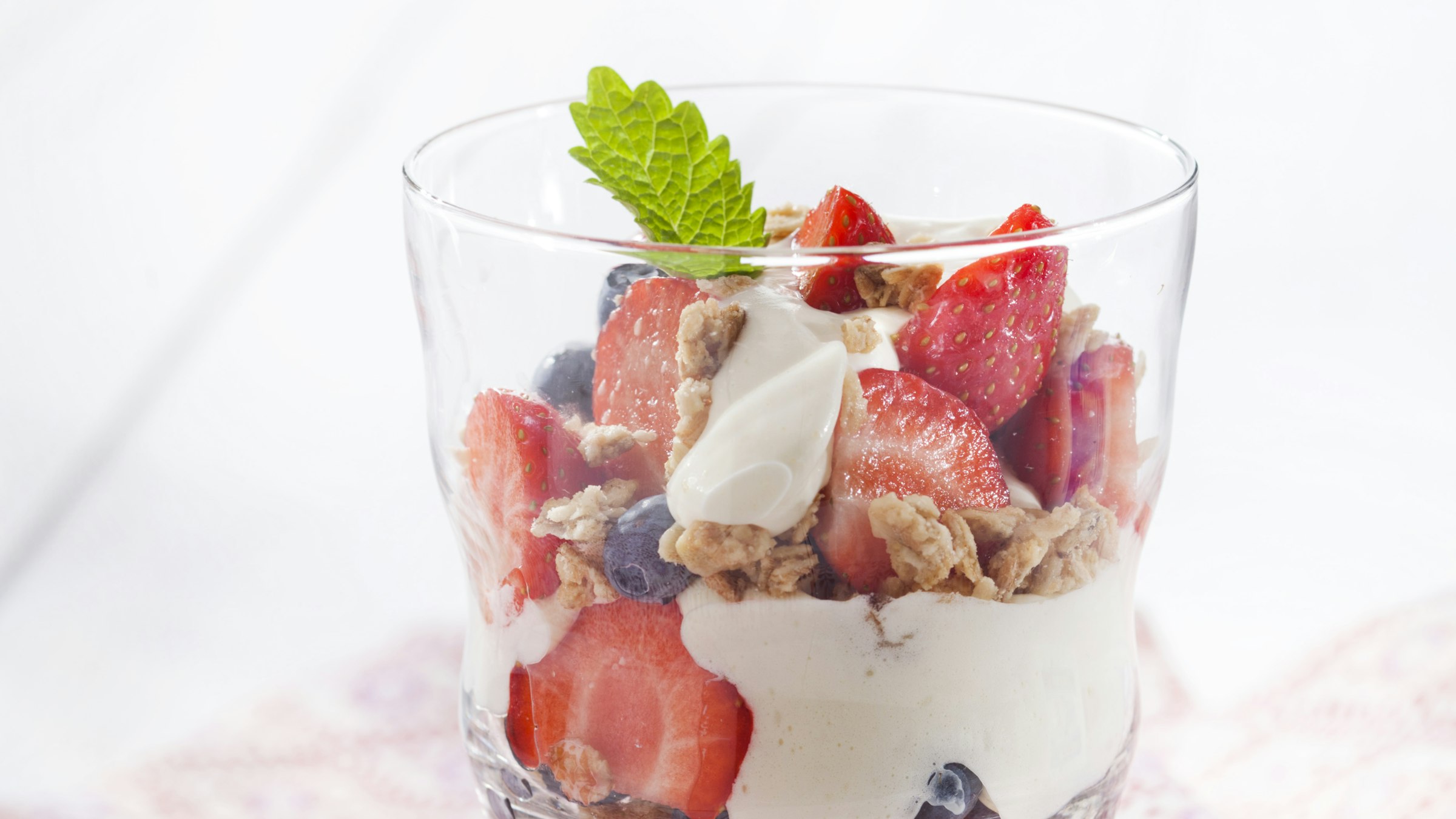 Marjoja ja vaniljakastiketta | Jälkiruoat | Reseptit – K-Ruoka