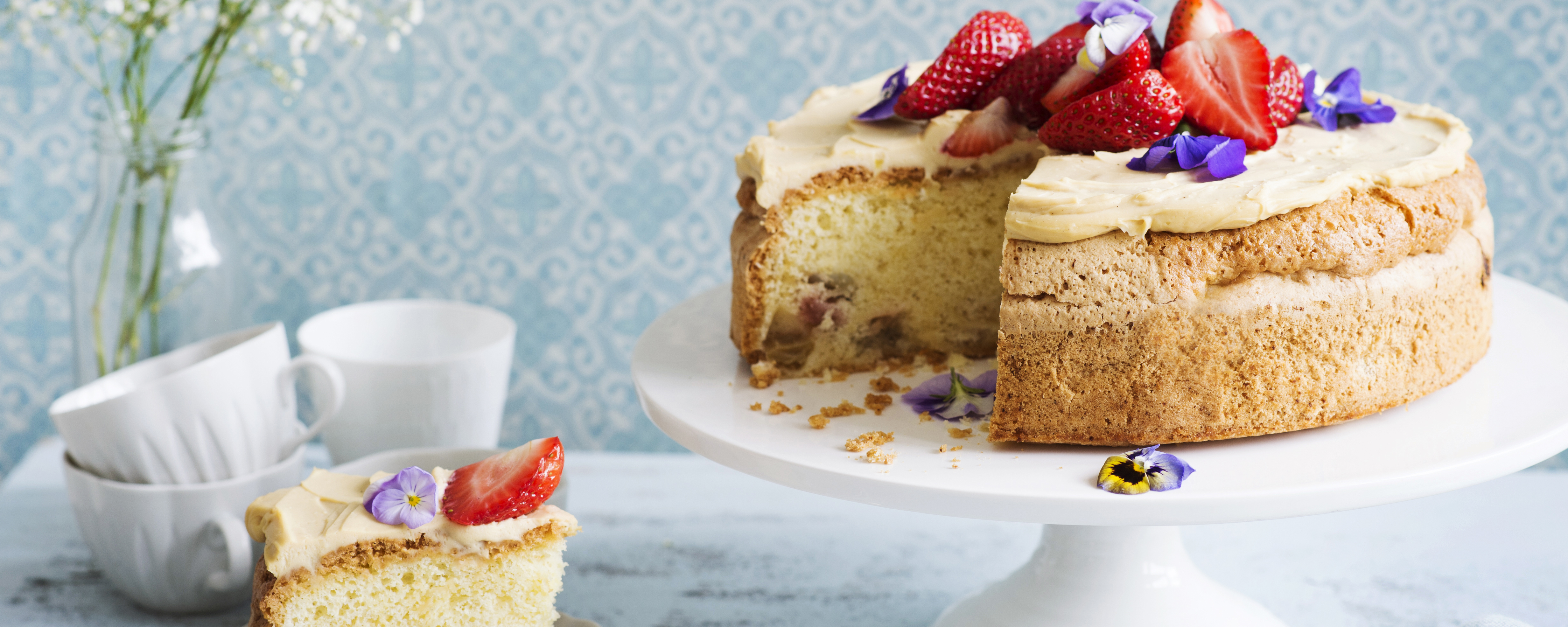 Gluteeniton raparperikakku | Reseptit | K-Ruoka