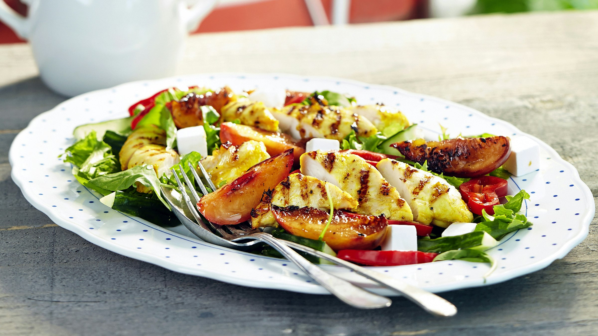 Grillattu broileri-persikkasalaatti | Sesonki | Reseptit | K-Ruoka