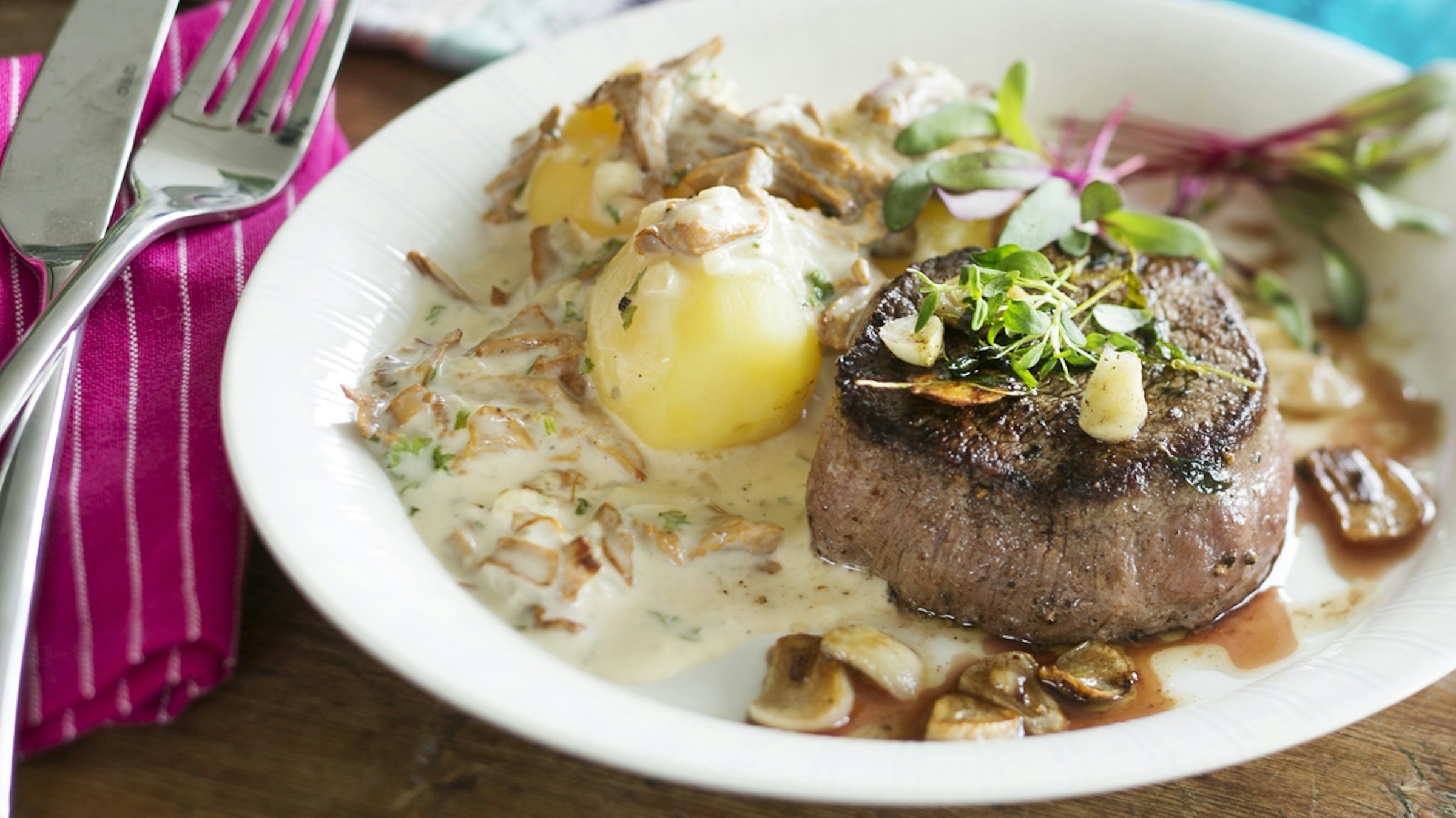 Pihvit ja kantarellimuhennos | Sesonki | Reseptit | K-Ruoka