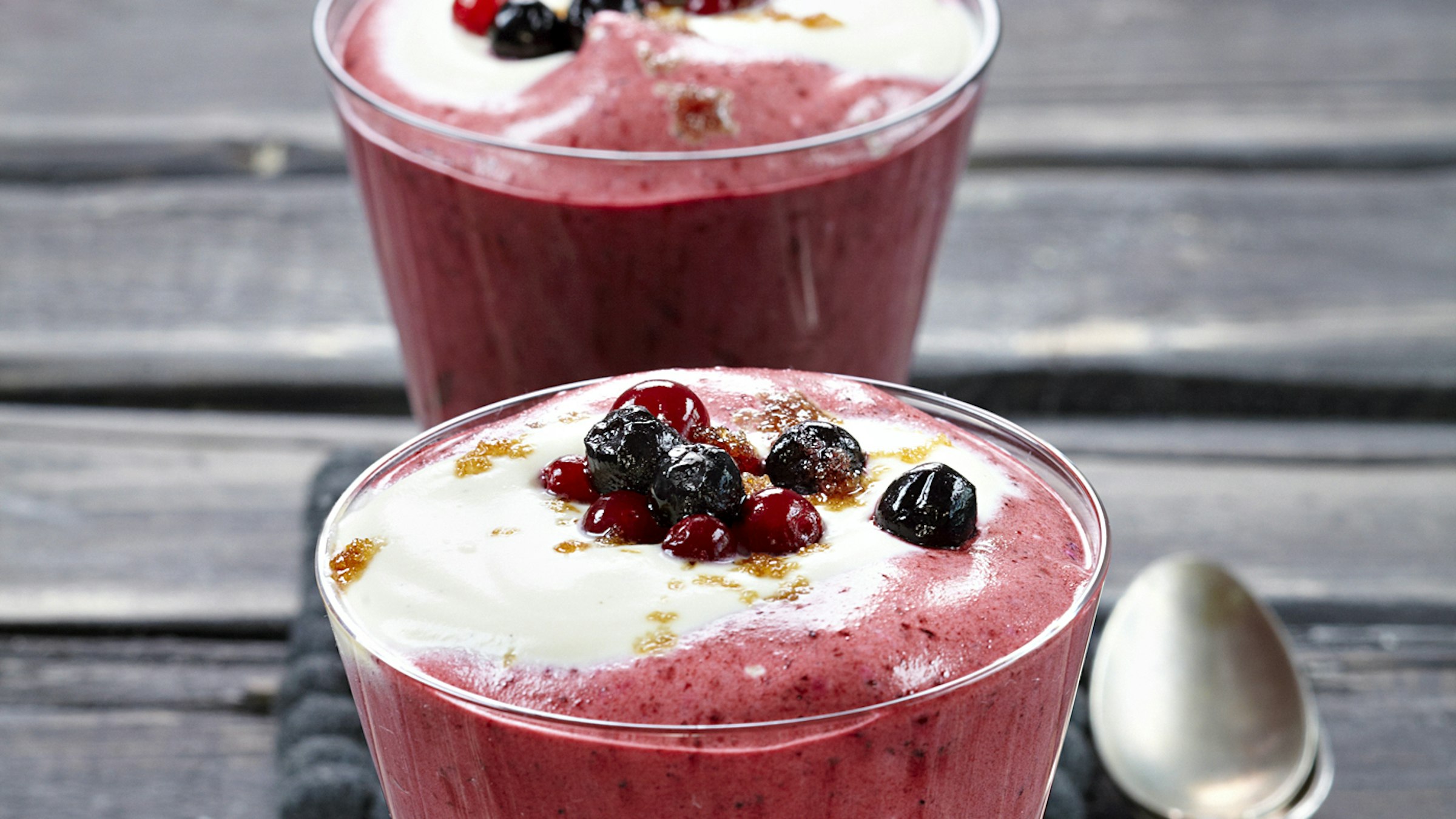 Mustikka-puolukkavaahto ja jogurttikerma | Sesonki | Reseptit | K-Ruoka