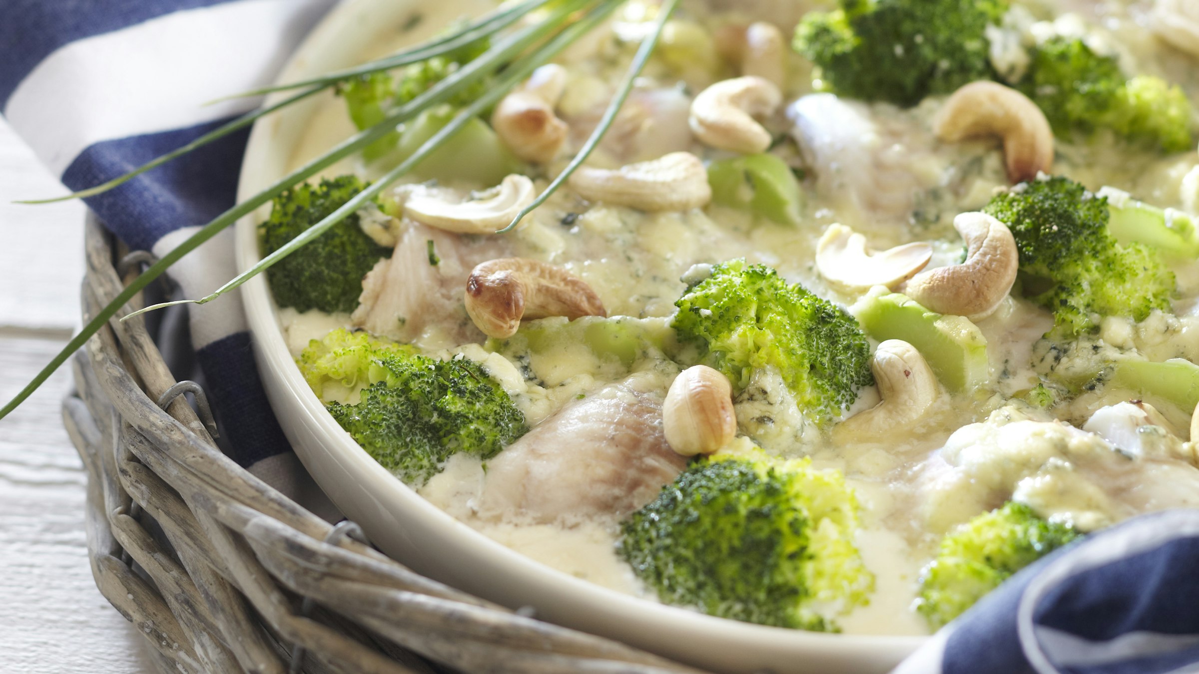 Parsakaali-ahvenvuoka | Sesonki | Reseptit | K-Ruoka