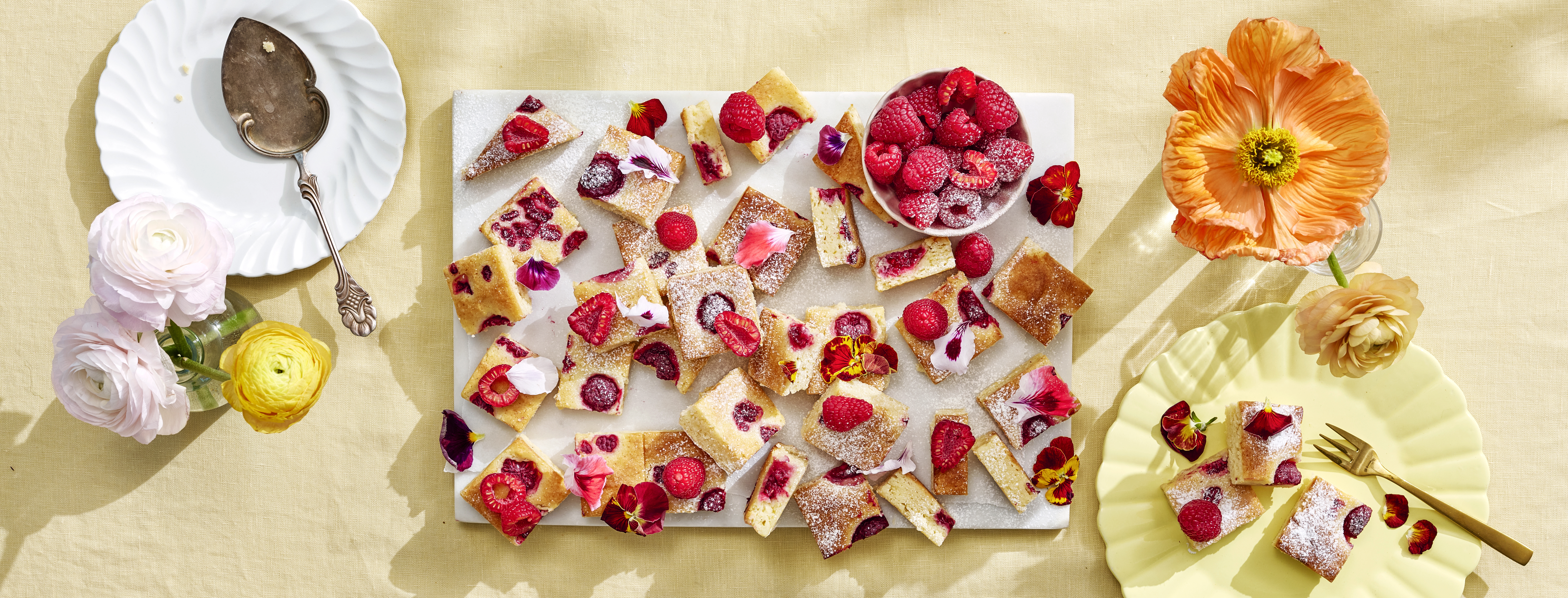 Sitruuna-vadelmablondies | Reseptit | K-Ruoka